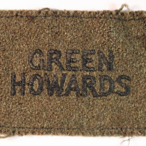GREEN/HOWARDS WW2 Embroidered Khaki Shoulder Title Badge — Lot No. 4750 ...