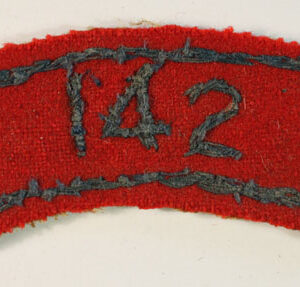 142 REGIMENT WW2 Embroidered Shoulder Title Badge – SCARCE — Lot No ...
