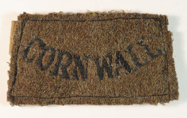 CORNWALL – D.C.L.I. WW2 Embroidered Khaki Shoulder Title Badge — Lot No ...