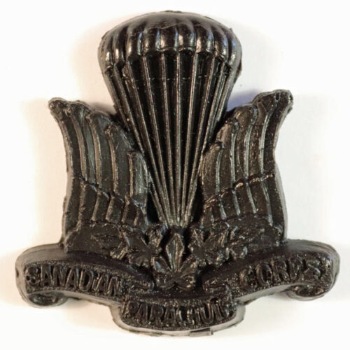 CANADIAN PARACHUTE CORPS WW2 Plastic Cap Badge – SCARCE — Lot No. 5012 ...