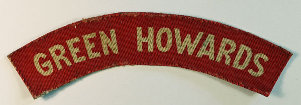 GREEN HOWARDS WW2 Printed Shoulder Title Badge – CALICO PRINTERS — Lot ...